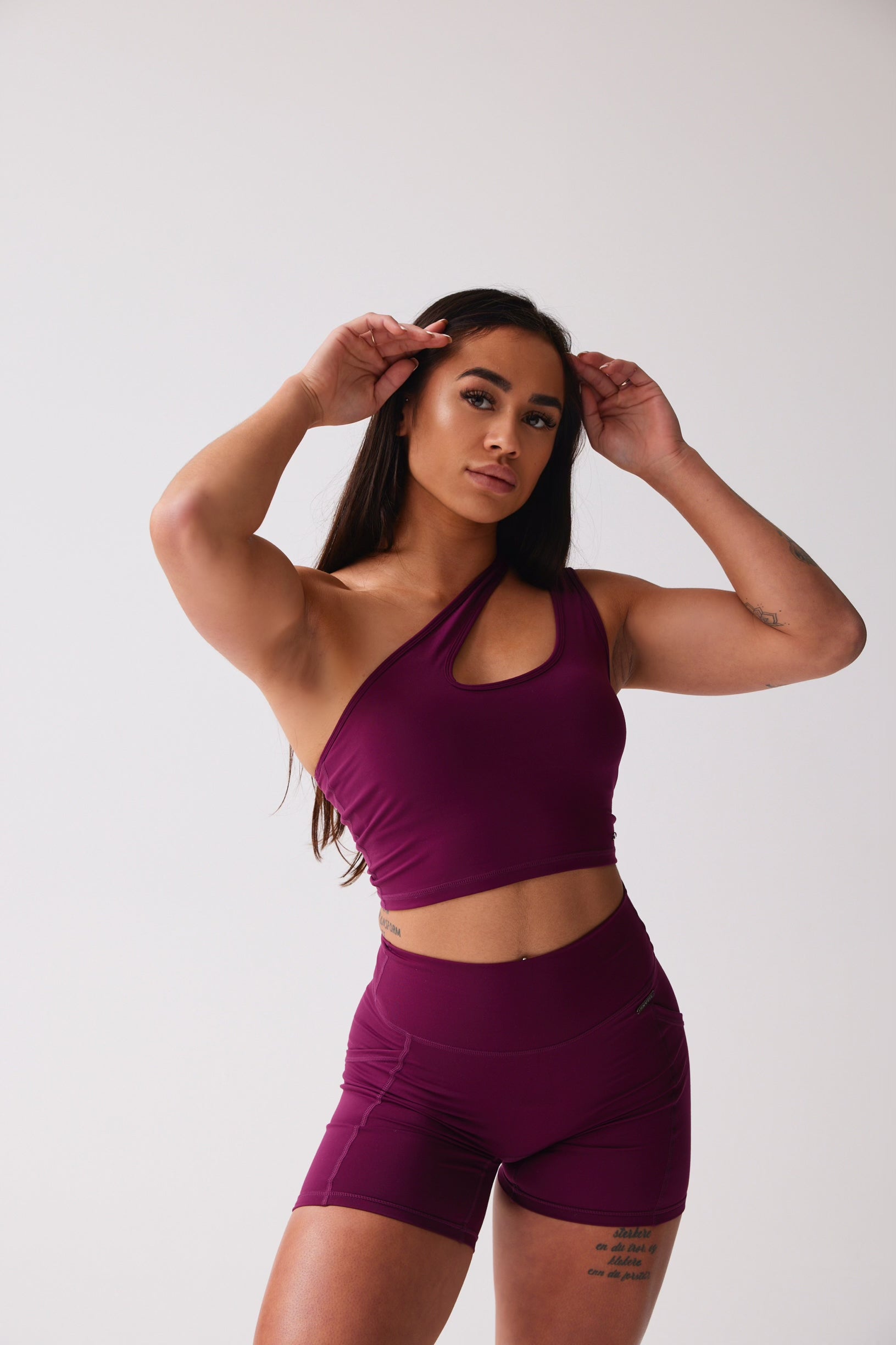 Hight-waist short met zakken en scrunch – Unveil Activewear